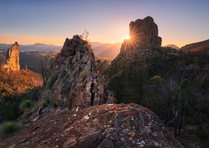 A guide to hiking & stargazing in Warrumbungle National Park | Visit NSW