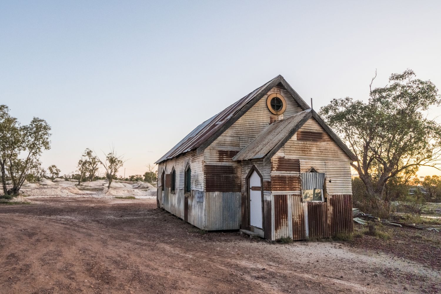 Lightning Ridge Australia - Best Time to Visit, Things to Do & Maps