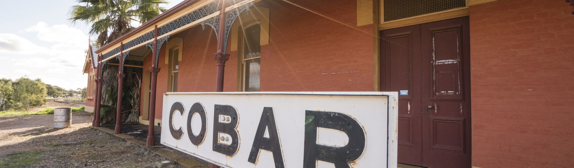 Cobar NSW - Plan a Holiday - Caravan Parks, Maps & Accommodation