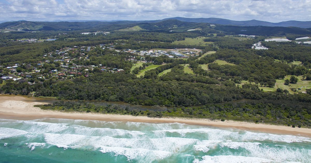 Woolgoolga NSW – Find Accommodation, Tours & Beaches